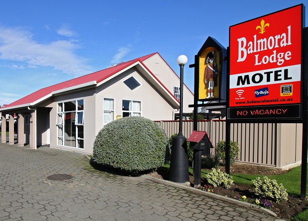 Contact - Balmoral Lodge